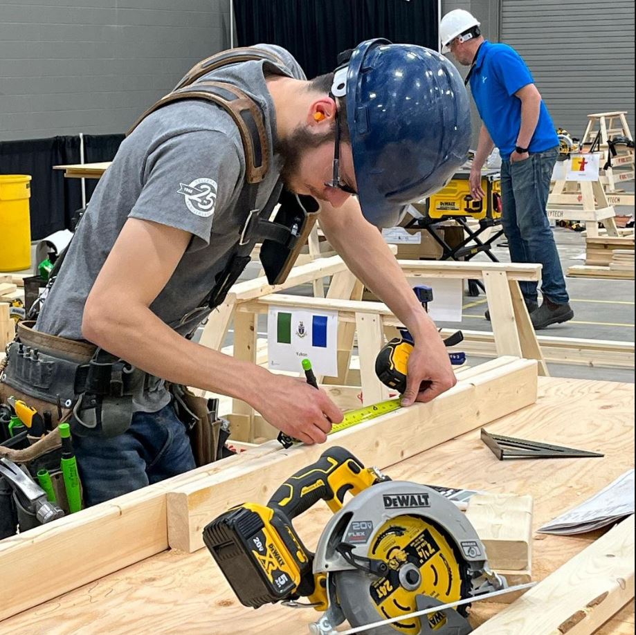 Les outils DEWALT dynamisent la Compétition nationale des métiers et ...